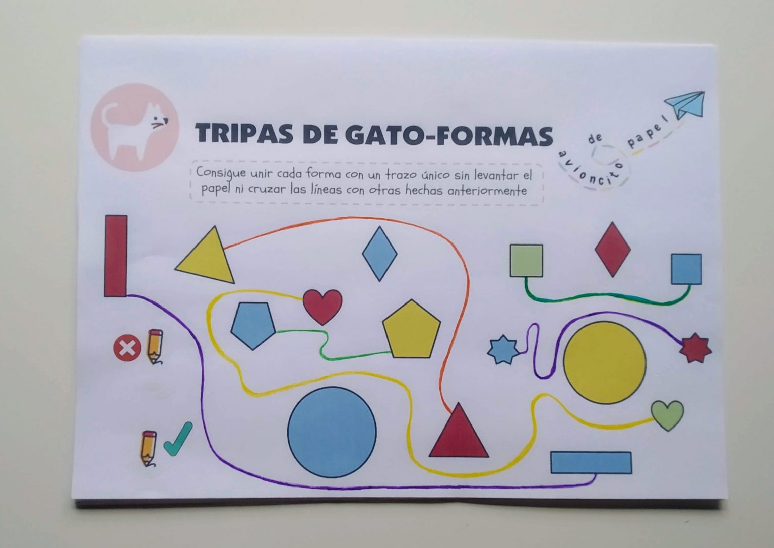 Juego sobre papel: Tripas de gato - Avioncito de papel